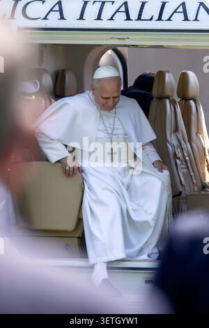 Pavia, Italy, 20 June 2026. Pope Leo XIV arrives in Piazza Duomo in ...