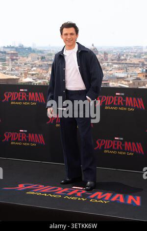 Tom Holland and Zendaya pose on the red carpet of the premiere for the ...