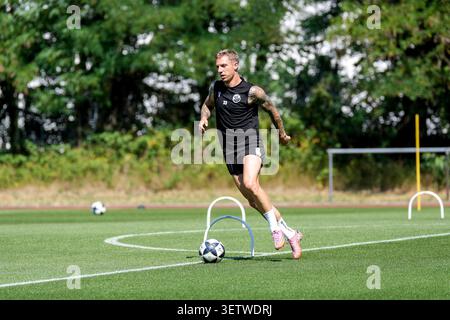 Marco Kehl-Gomez (SVS, 33, new signing) gives instructions, gestures ...