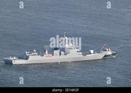 The Chinese PLA Navy Nnning, hull number 162, Type 052D guided-missile ...