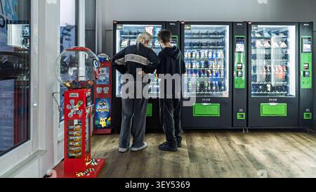 23 June 2026, Hesse, Neu-Isenburg: The sign that reads "24/7 Shop" is ...