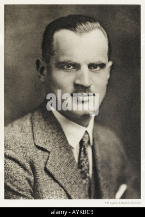 ARTHUR COMPTON (1892-1962) American physicist at left at the Stock ...