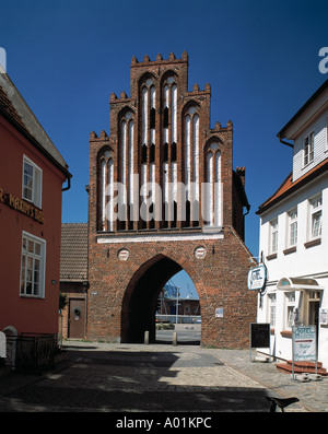 Stadttor, Backsteingotik, Wassertor am Alter Hafen, Wismar, Ostsee ...