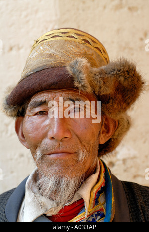 Old Tibetan man in Zhongdian Shangri la Yunnan China Stock Photo - Alamy