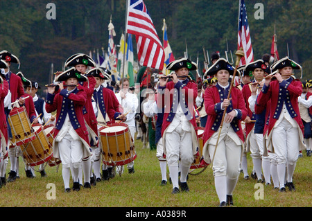 USA revolutionary war reenactors fife & drum corps band musicians Stock ...