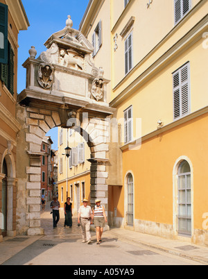 Croatia, Istria, Rovinj, Balbi Arch, street scene, people Stock Photo ...