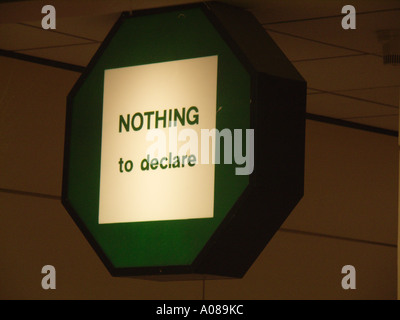 Green Channel 'nothing to declare' Customs passenger scrutiny point at ...