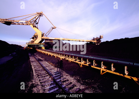 Stacker-Reclaimer loading Coal by Conveyor Belt at Westshore Terminals ...