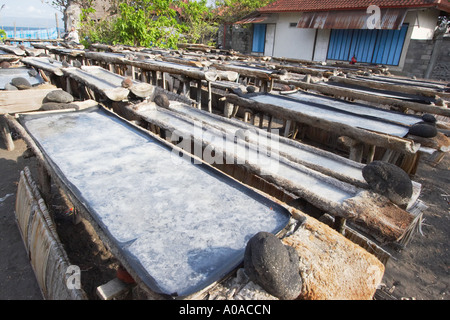 Salt making from sea water in Vietnam is completely handmade ...