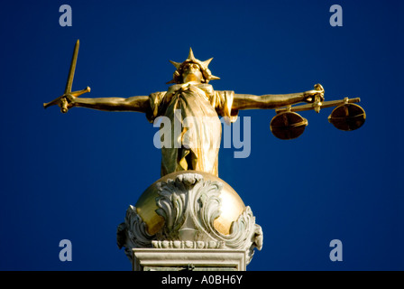 Justice statue stands atop the Old Bailey (Central Criminal Court Stock ...