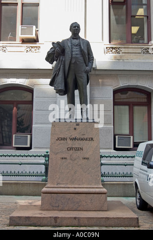 The John Wanamaker Building in Philadelphia, designed by D.H. Burnham ...