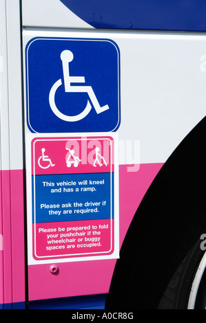 Kneeling bus sign Stock Photo - Alamy