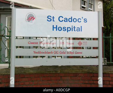 Welsh NHS ambulance sign and logo in the Welsh language Ambiwlans ...