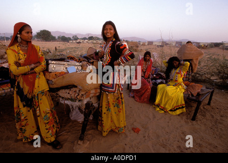 Kalbeliya Gypsy Traditional Dancers and Snake Charmers Indigenous ...