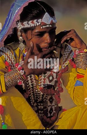 Kalbeliya Gypsy Traditional Dancers and Snake Charmers Indigenous ...