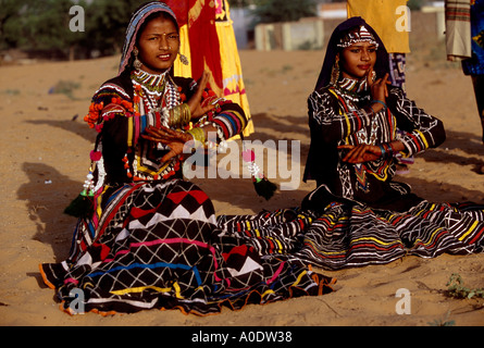 Kalbeliya Gypsy Traditional Dancers and Snake Charmers Indigenous ...