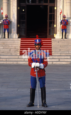 The Palacio de Gobierno del Perú, built in 1881, is a key architectural ...