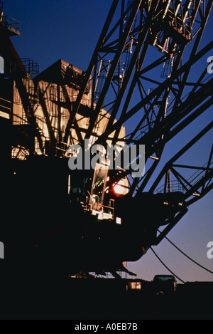 Large dragline crane used in Phosphate mining Stock Photo - Alamy