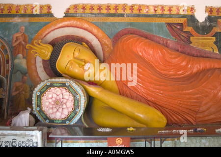 Reclining Buddha statue outside Ruvanvalisaya Dagoba. Anuradhapura, Sri ...
