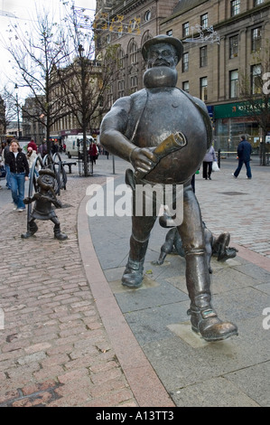 Statues of Desperate Dan and Minnie the mix in Dundee city centre The ...