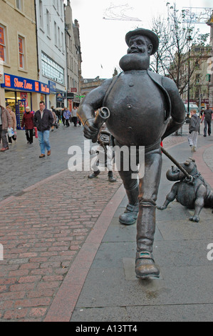 Statues of Desperate Dan and Minnie the mix in Dundee city centre The ...