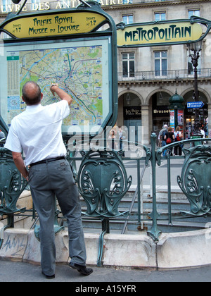Paris metro finding the way Stock Photo - Alamy