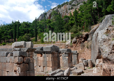 Delphi ruins, Greece under Mount Parnassus Stock Photo - Alamy