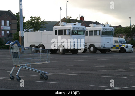 PSNI RUC water cannon and landrover wait in tescos car park for ...