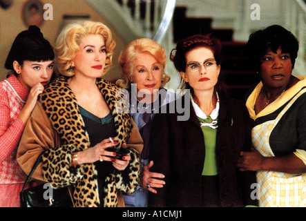 8 WOMEN, (aka 8 FEMMES), Isabelle Huppert, Emmanuelle Beart, 2002 ...