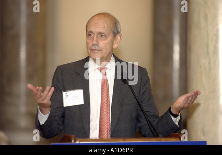 Supreme Court Associate Justice Stephen Breyer announces his retirement ...