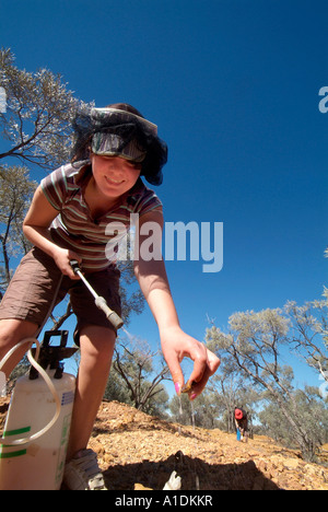 fossicking noodling for opals at Opalton Western Queensland Australia ...