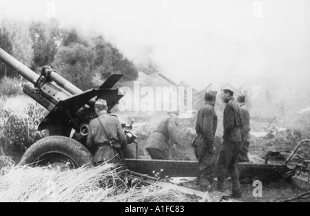 Soviet machine gun crew at the firing position. Russia. World War Two ...