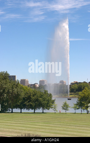 Captain Cook Memorial Fountain, Canberra, Australia Stock Photo - Alamy