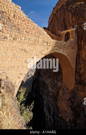 Stone bridge of Shaharah, Yemen Stock Photo - Alamy