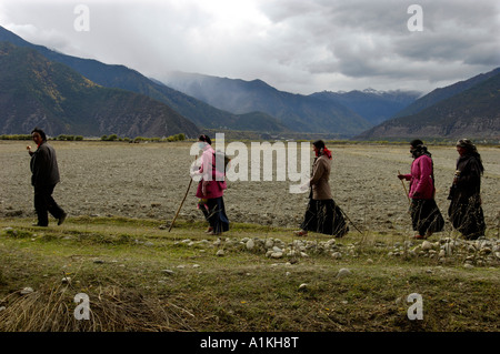 A group of Tibetan pilgrims in Nyingtri Tibet 24 OCT 2006 Stock Photo ...