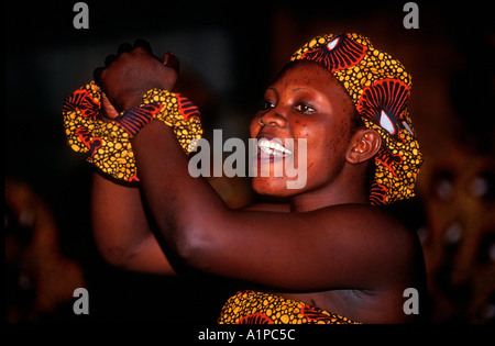 Traditional Zimbabwean Dancers Stock Photo - Alamy