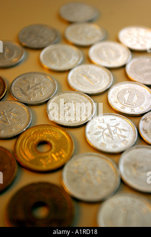 A pile of Japanese coins Stock Photo - Alamy