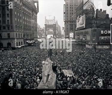 VJ DAY 15 August 1945 marked the surrender of Japan and crowds gathered ...