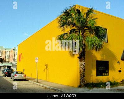 Bright yellow building, Fort Lauderdale, Florida USA Stock Photo - Alamy