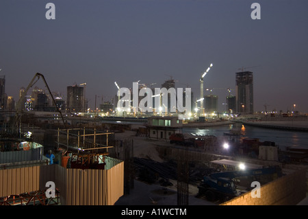 Dubai Marina, workers at construction site to Emirates Crown Tower ...