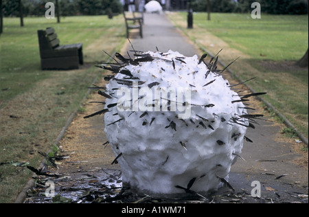 Snowballs in midsummer Andy Goldsworthy London June 2000. Giant ...