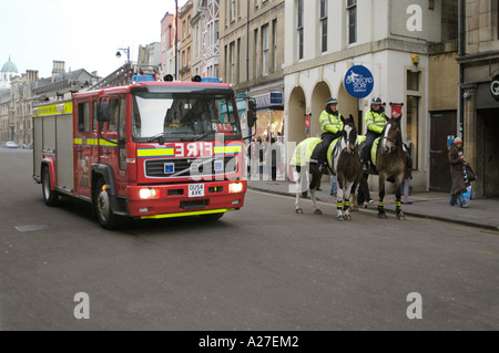 Thames Valley mounted police officers on patrol ride through Chesham ...