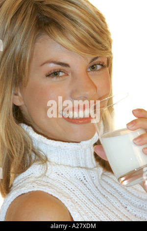 Frau trinkt ein Glas Milch, woman is drinking milk Stock Photo - Alamy