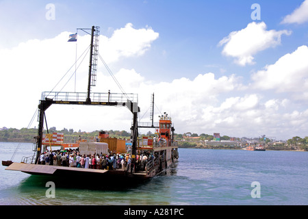 Ferry arriving at the Mombasa harbor, Kenya, East Africa Ferry arrivant ...