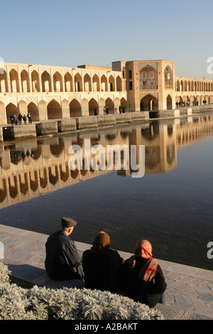 Khajou, Khaju Bridge in Isfahan crossing the Zayandeh River, Esfahan ...