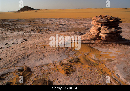 Rock formations at Erg Rebianah, Ramlat Rabyanah Stock Photo - Alamy