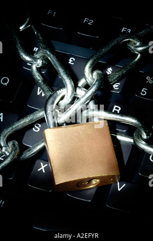 Lock and chain around computer keyboard Stock Photo - Alamy