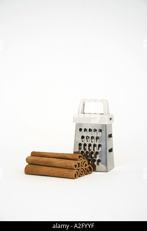 Whole cinnamon sticks with grater Stock Photo - Alamy