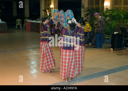 Traditional tribal dance & costumes of the B'laan (Bilaan) people of ...
