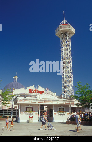 USA, Colorado, Denver, Six Flags Elitch Gardens, rollercoaster, low ...